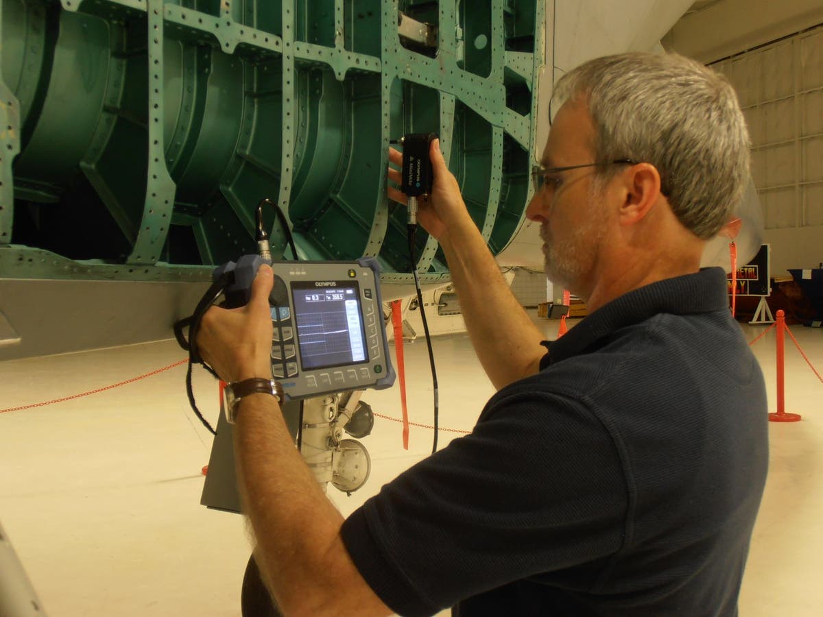 Eddy Current Bolt Hole Inspection Using Smart Filter Adjustment