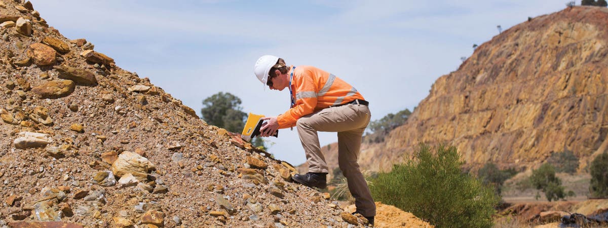 5 XRF Accessories for Your Mining and Geochemical Analysis Field Kit ...