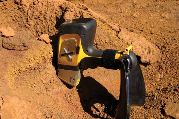 Analisi di elementi leggeri e pesanti da mineralizzazione in minerali ...
