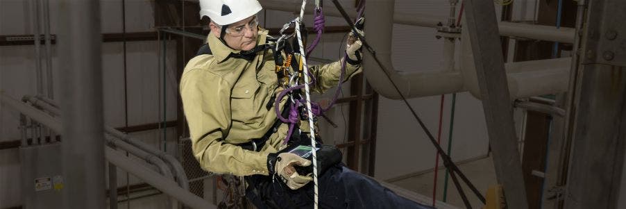 고소 지역에서의 로프 접근: EPOCH 6LT 결함 탐상기를 사용한 고소 작업 | Blog Post | Olympus IMS